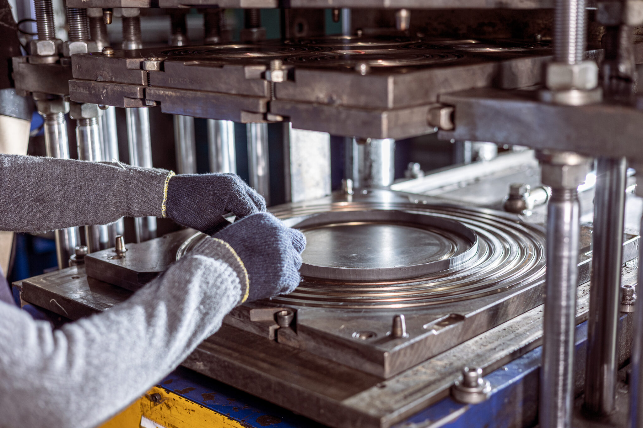 FFKM O-Rings UAE | Vertex F Seals for Oil & Gas | ISMAT